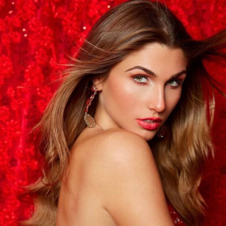 La modelo Alessia Rovegno, Miss Perú 2022 fue elegida por la diseñadora ...