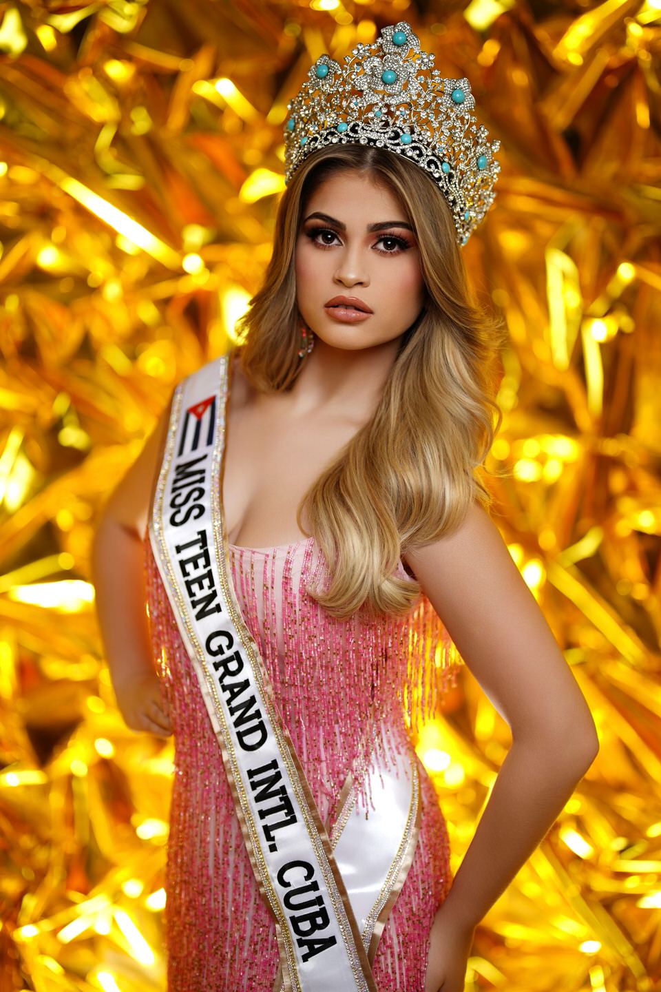 Isabella Castañeda fue coronada como la primera Miss Teen Grand ...